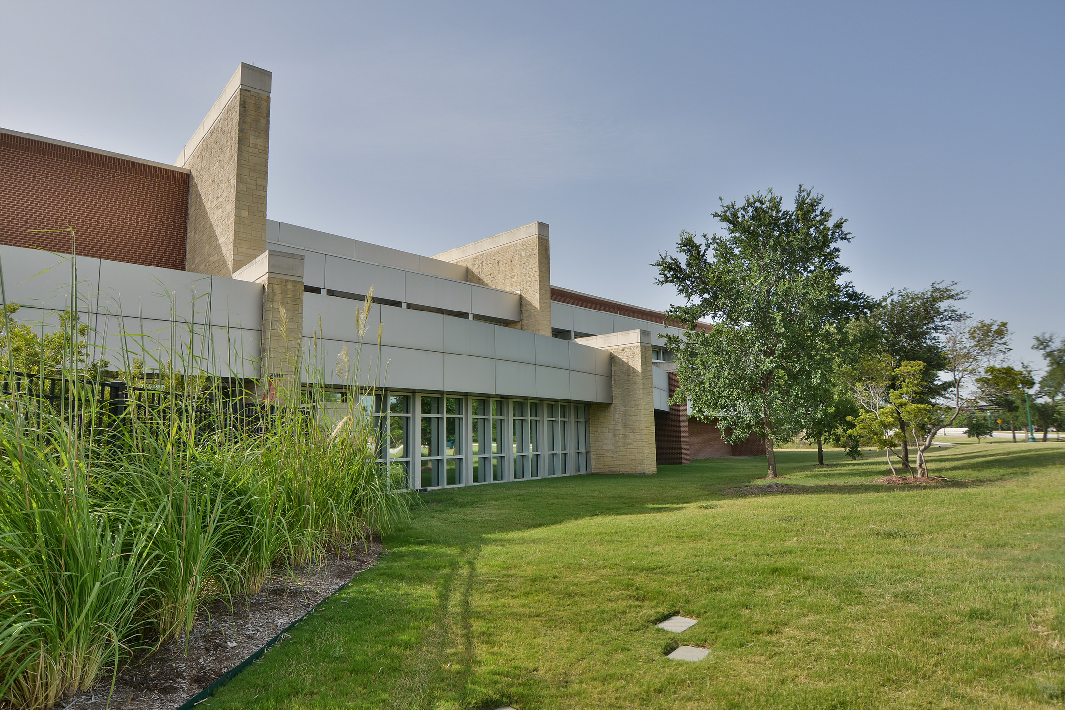 Keller Pointe Aquatic Center – DGB Glass, Inc.